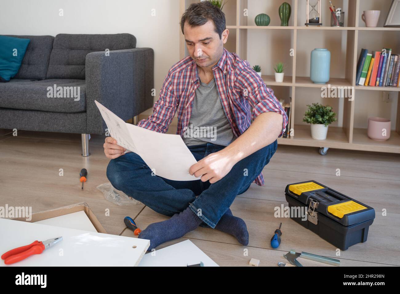 Manual assemble hi-res stock photography and images - Alamy