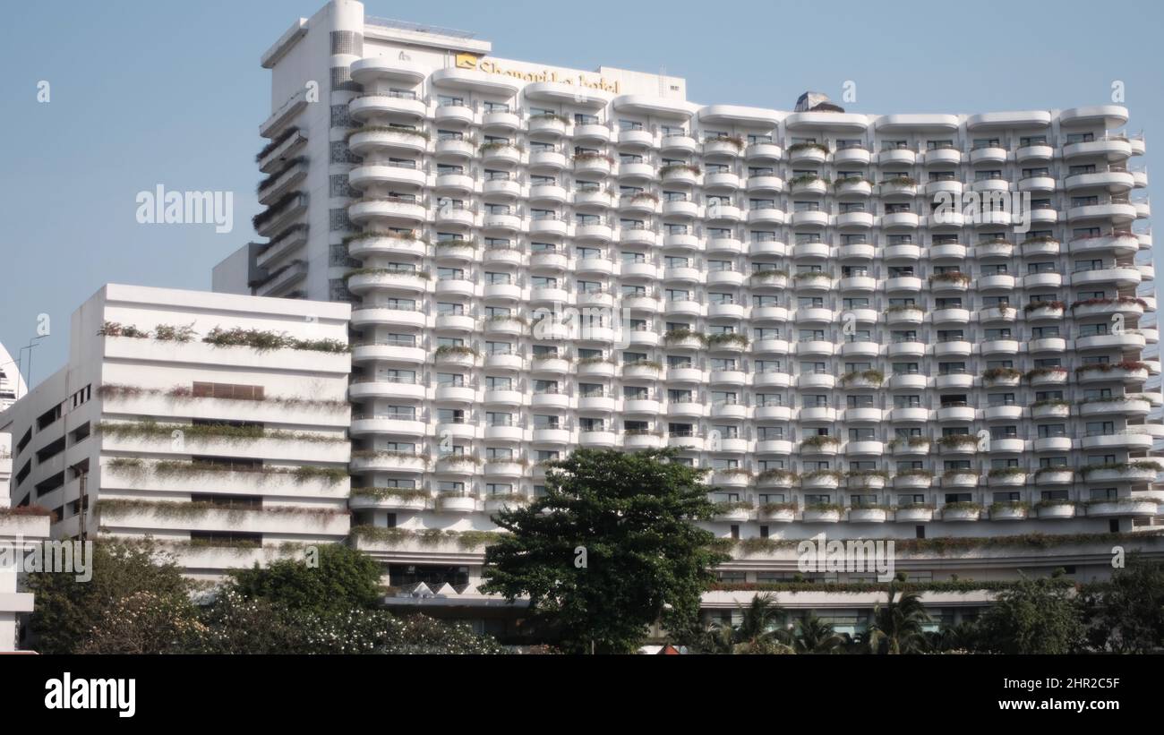 Shangri-La Bangkok Hotel Facing Chao Phraya River Wat Suan Phlu Alley ...