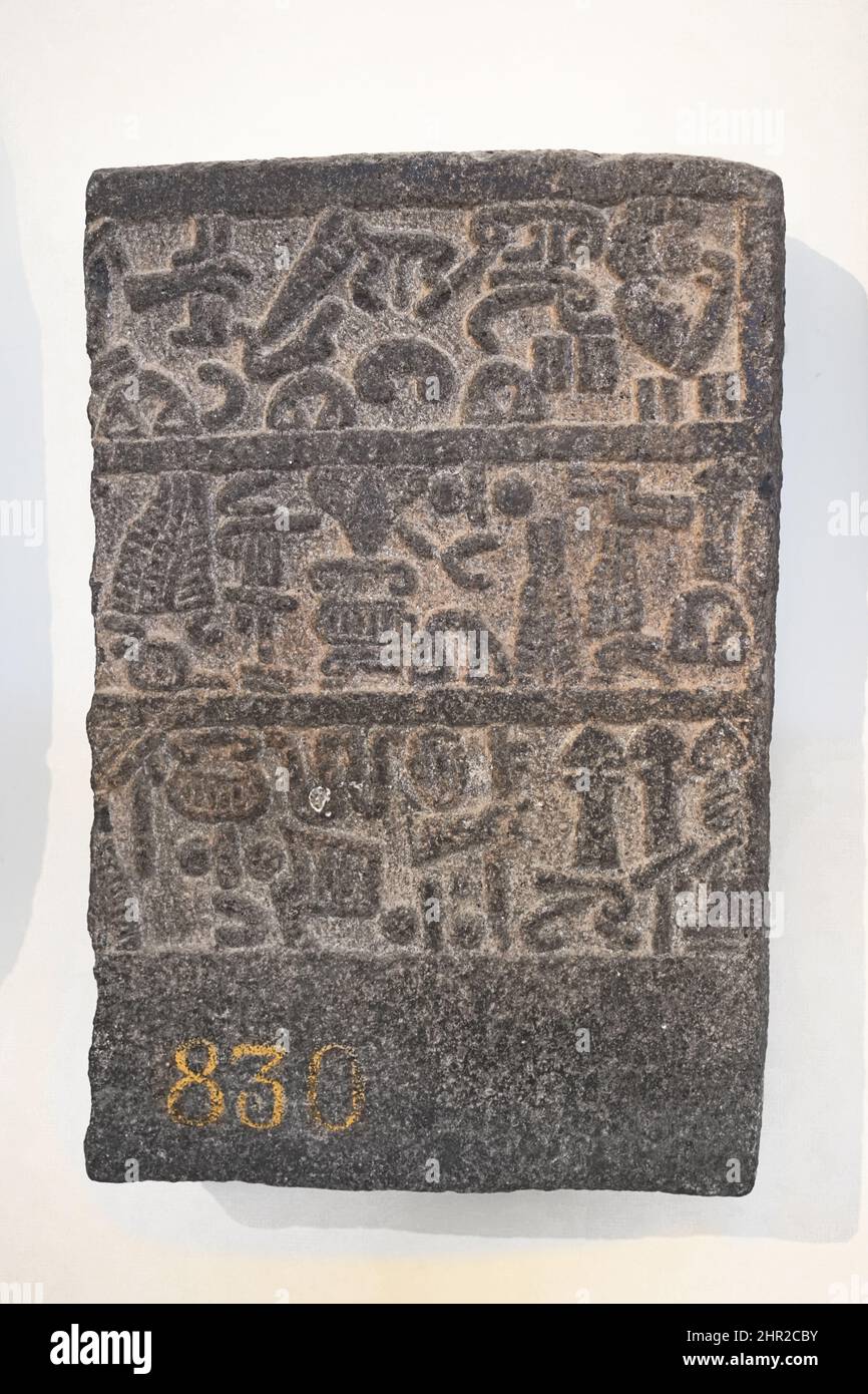 Cuneiform alphabet hi-res stock photography and images - Alamy