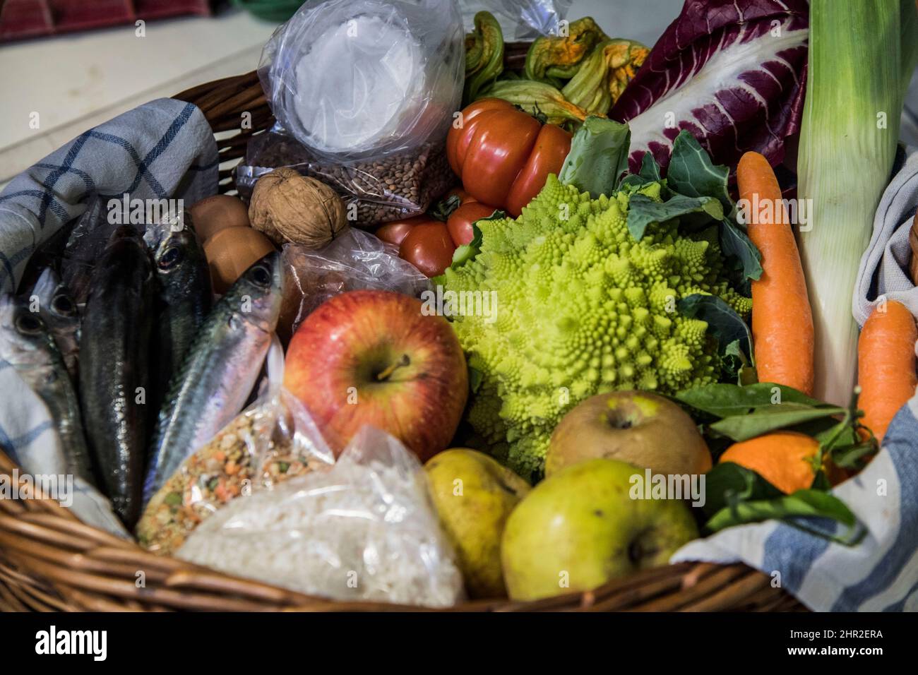 Basket fruit vegetables fish hi-res stock photography and images - Alamy