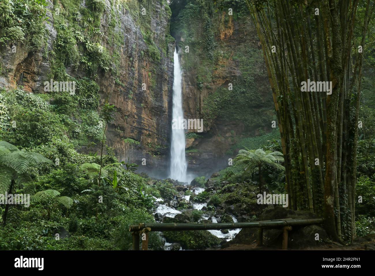 Kapas biru waterfall hi-res stock photography and images - Alamy