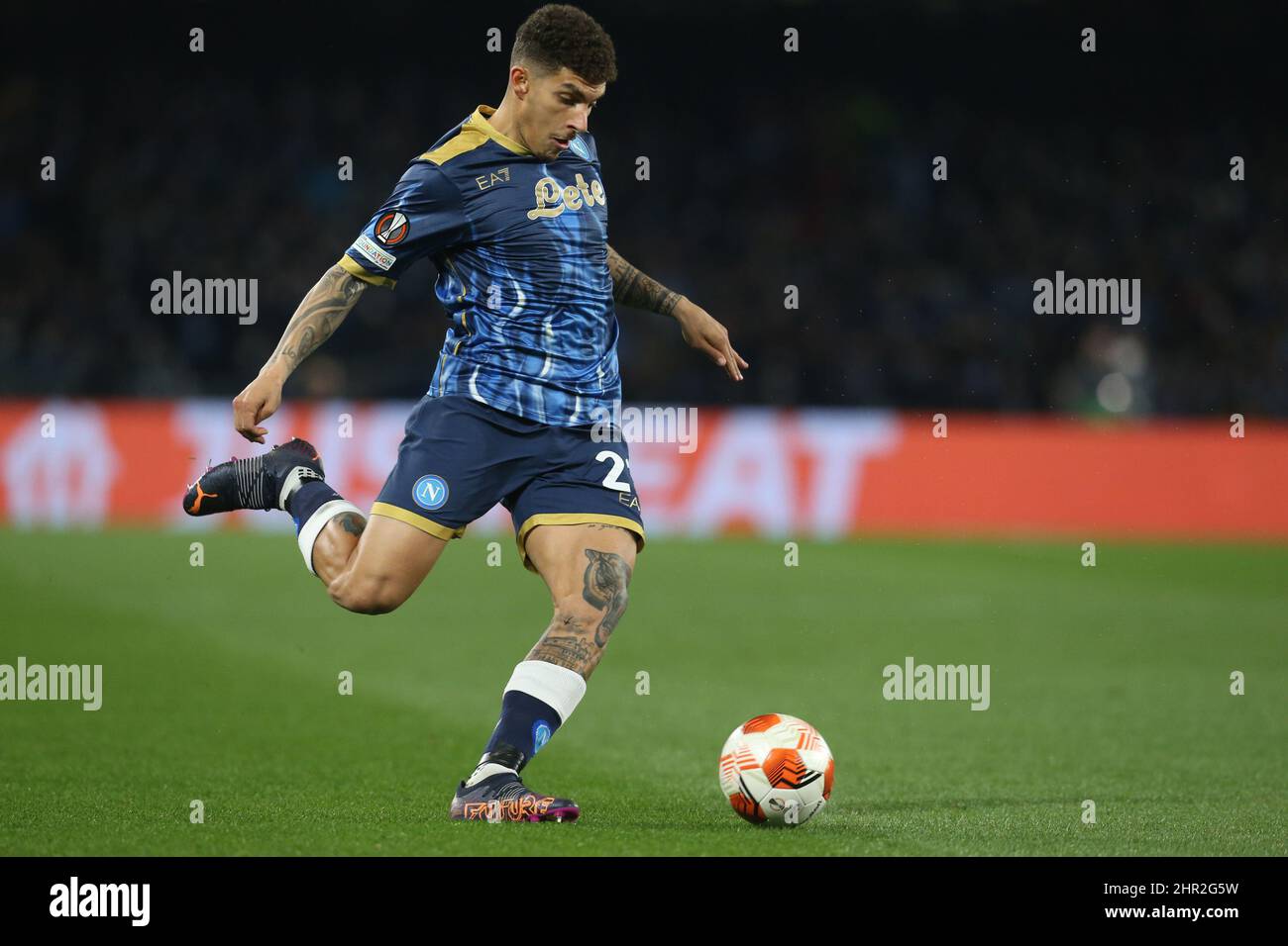 SSC Napoli's Italian defender Giovanni Di Lorenzo controls the ball ...