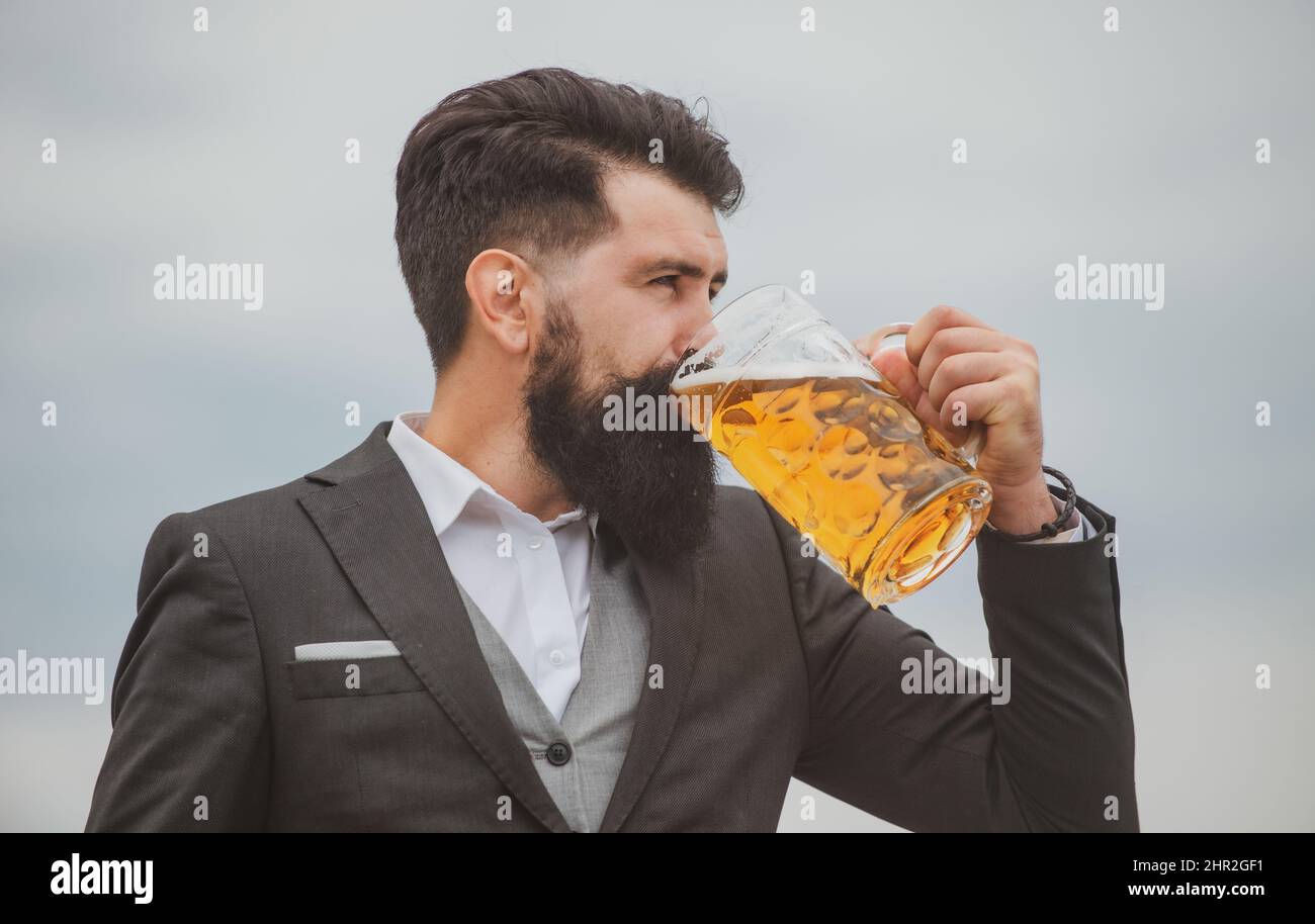 Bearded beer drinker hi-res stock photography and images - Alamy