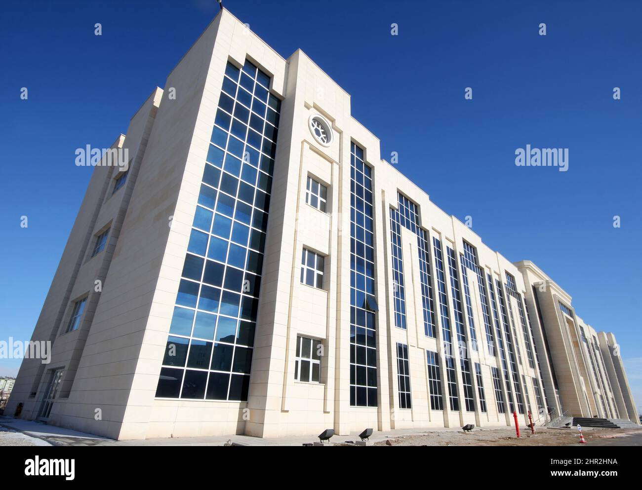 exterior of a modern office building Stock Photo - Alamy