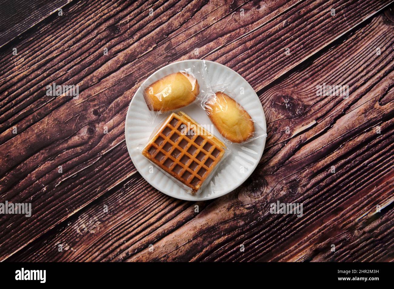 Showing the problem with disposable plastic, waffles & Madeleine cakes ...