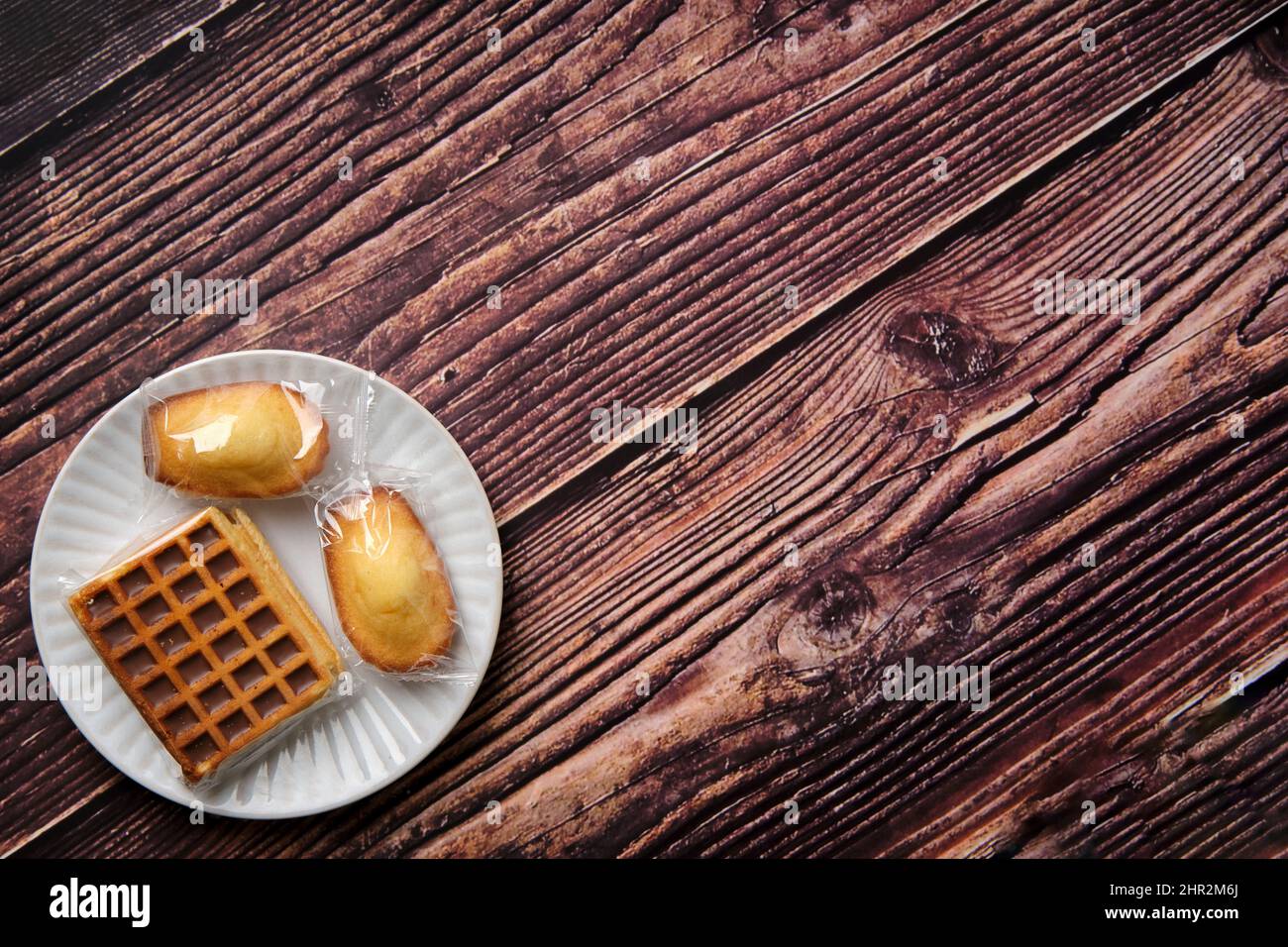 Showing the problem with disposable plastic, waffles & Madeleine cakes ...