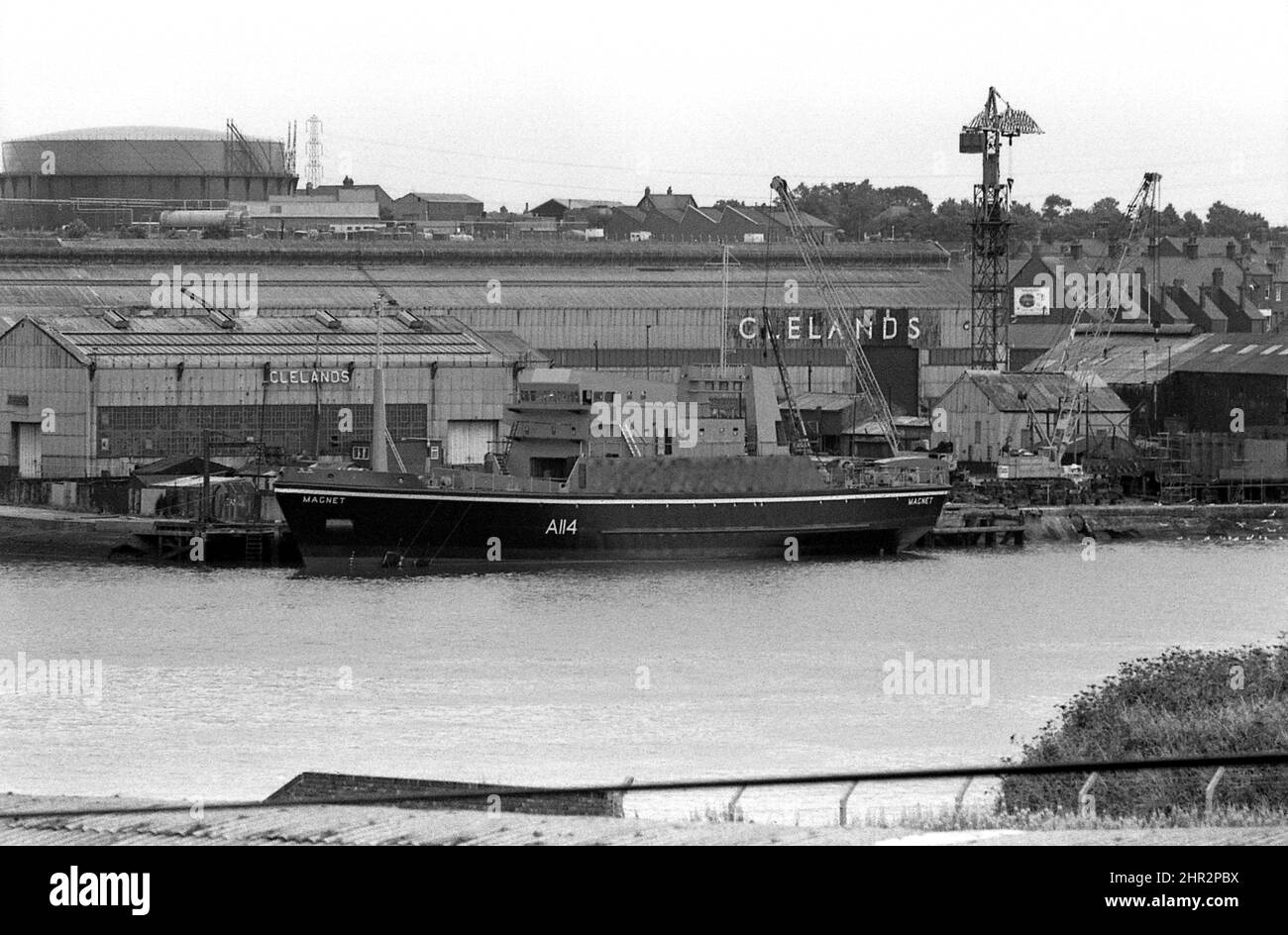 SHOT 251 RMAS Magnet (A114) was the eponymous Magnet class Royal Navy ...