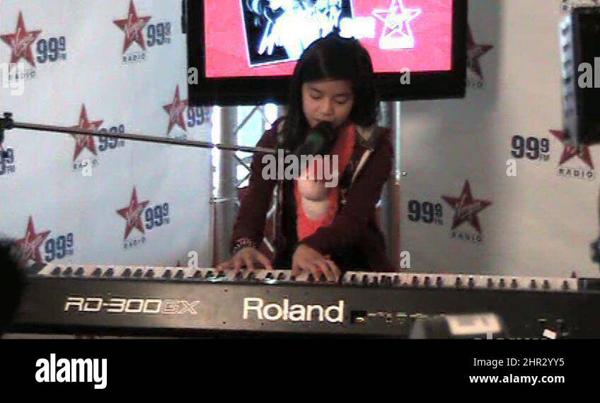 Singer will young High Resolution Stock Photography and Images - Alamy