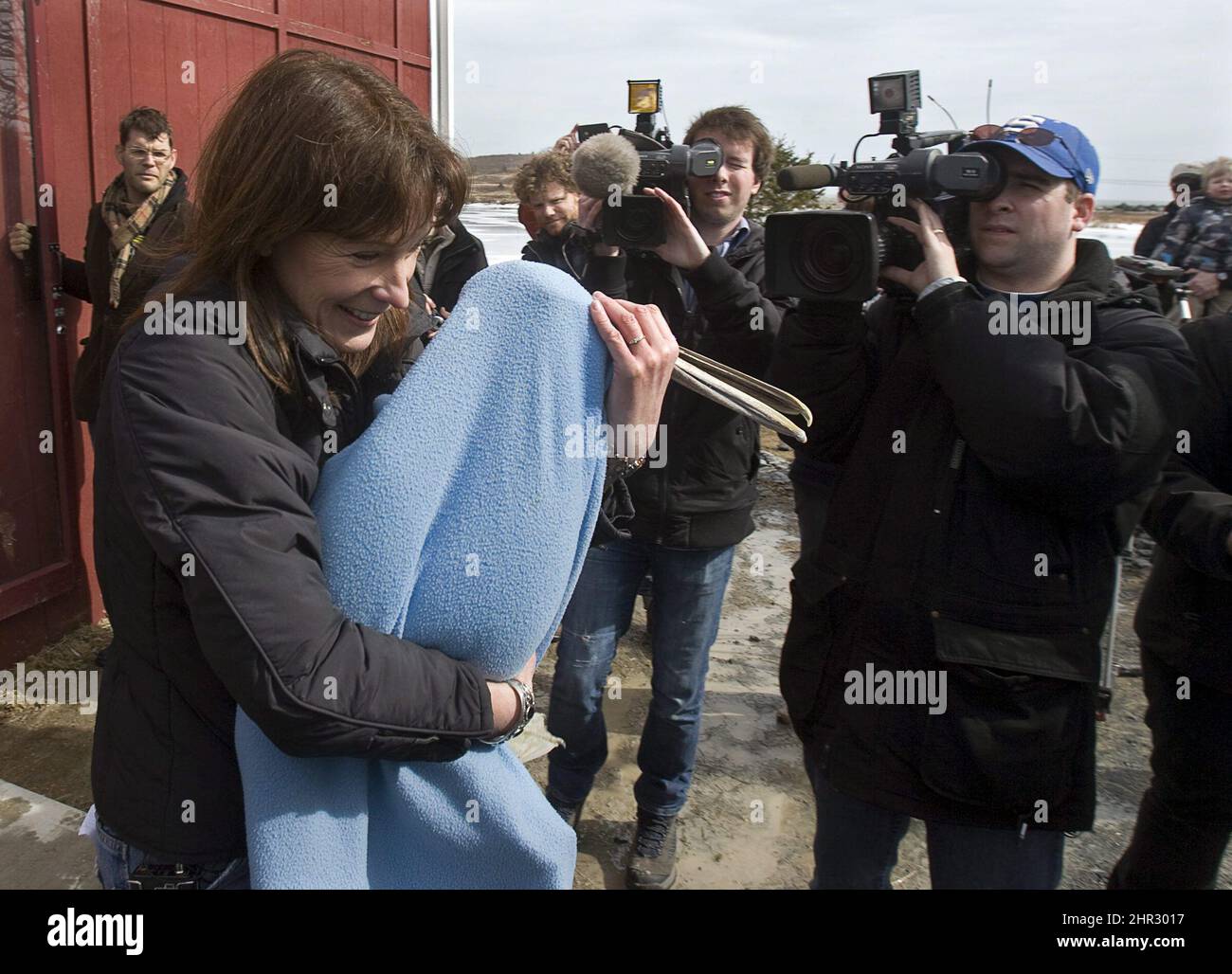 Hope Swinimer carries Ralph the pelican from his temporary home at a ...