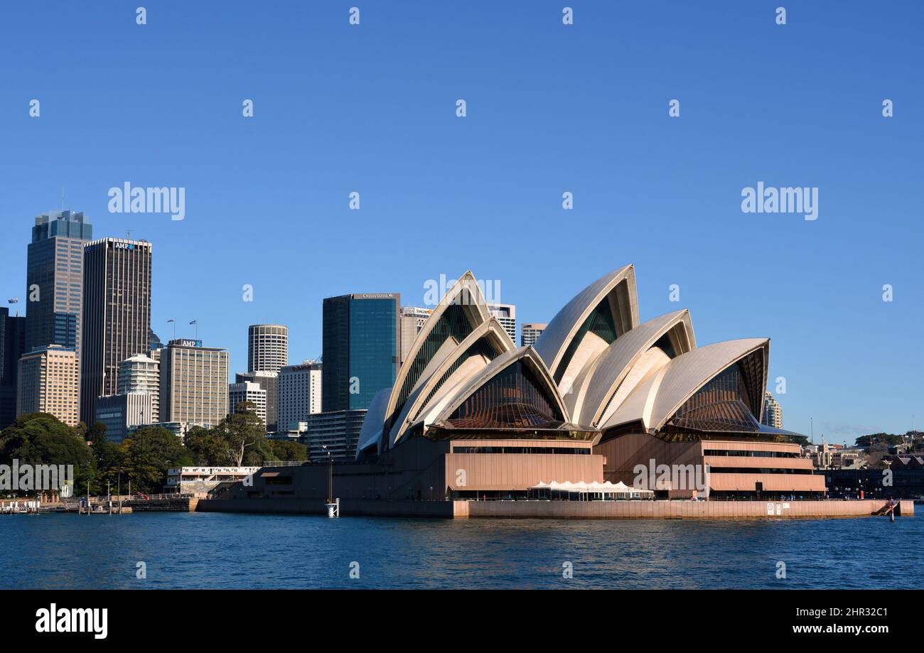 A view from the harbour of the Opera House and the Central Business ...