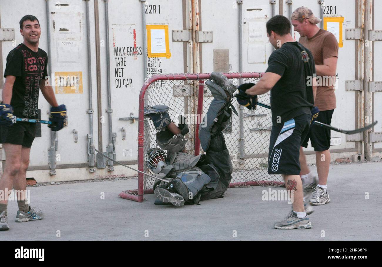 Canadian soldiers at Forward Operating Base Sperwan Ghar, Afghanistan ...