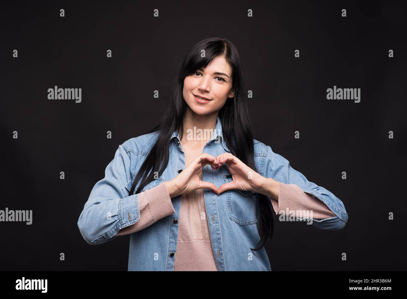 Hand show heart sign hi-res stock photography and images - Alamy