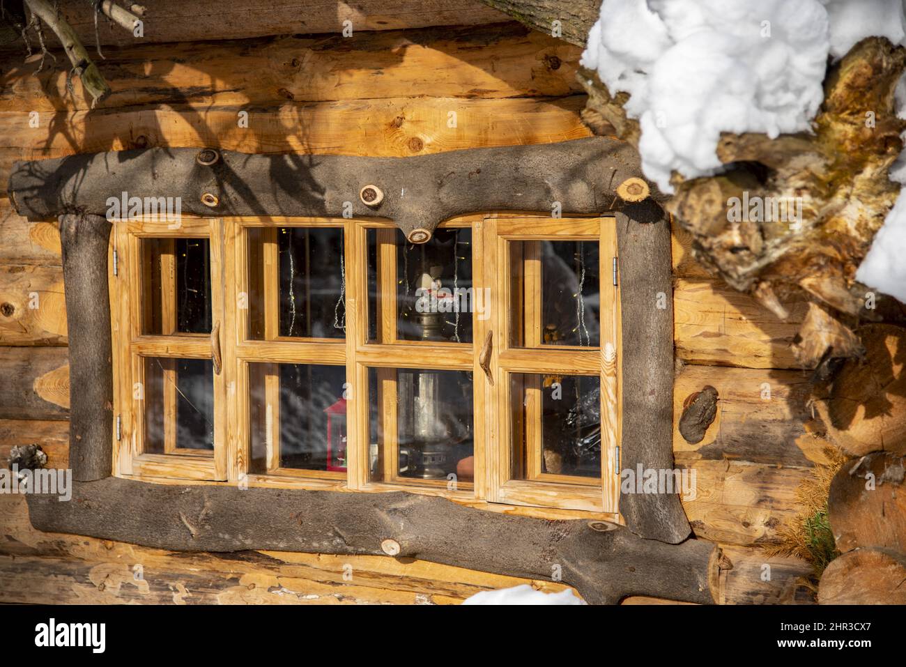 Modern farmhouse exterior in snow hi-res stock photography and images ...