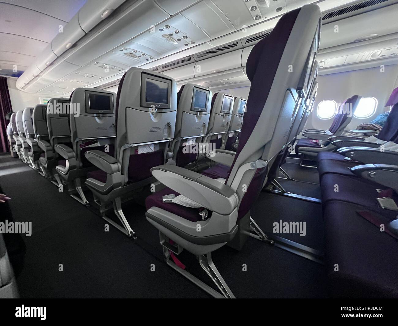 Qatar airways business class hi-res stock photography and images - Alamy