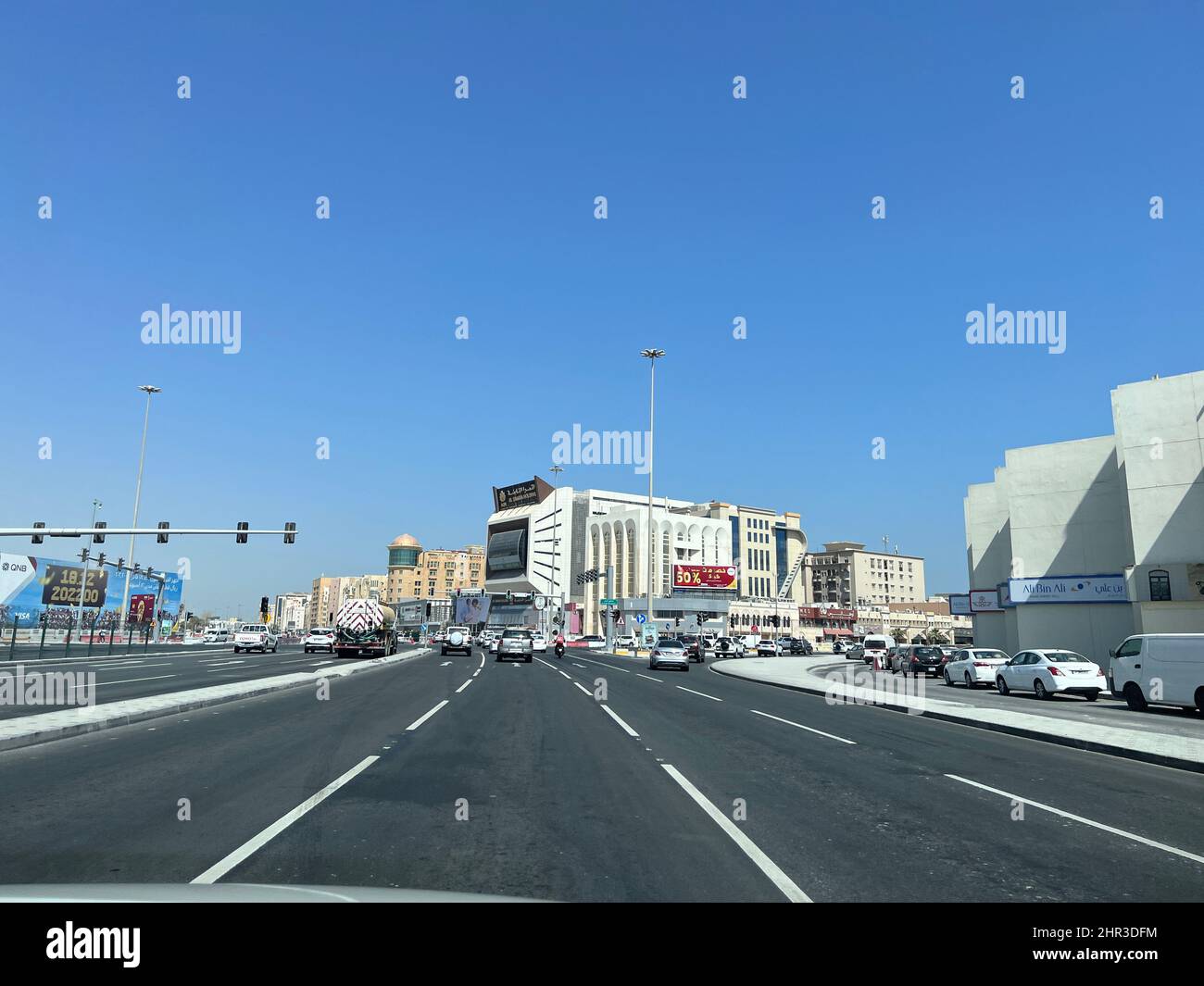 Jawaan Street Road. Doha Roads and traffic Stock Photo - Alamy