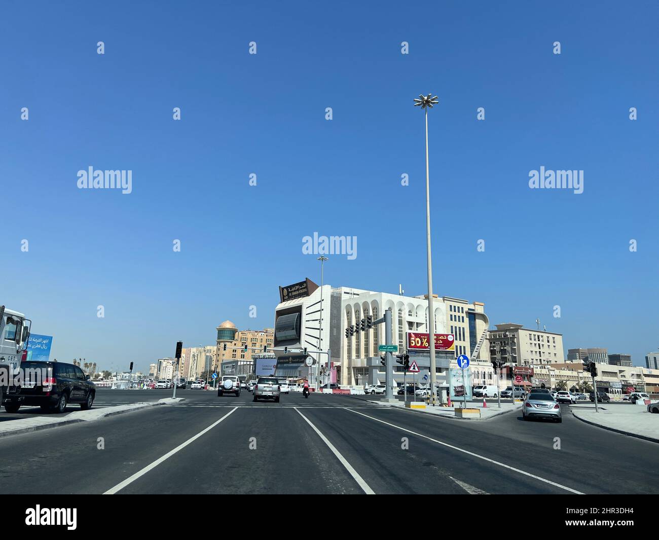 Jawaan Street Road. Doha Roads and traffic Stock Photo - Alamy