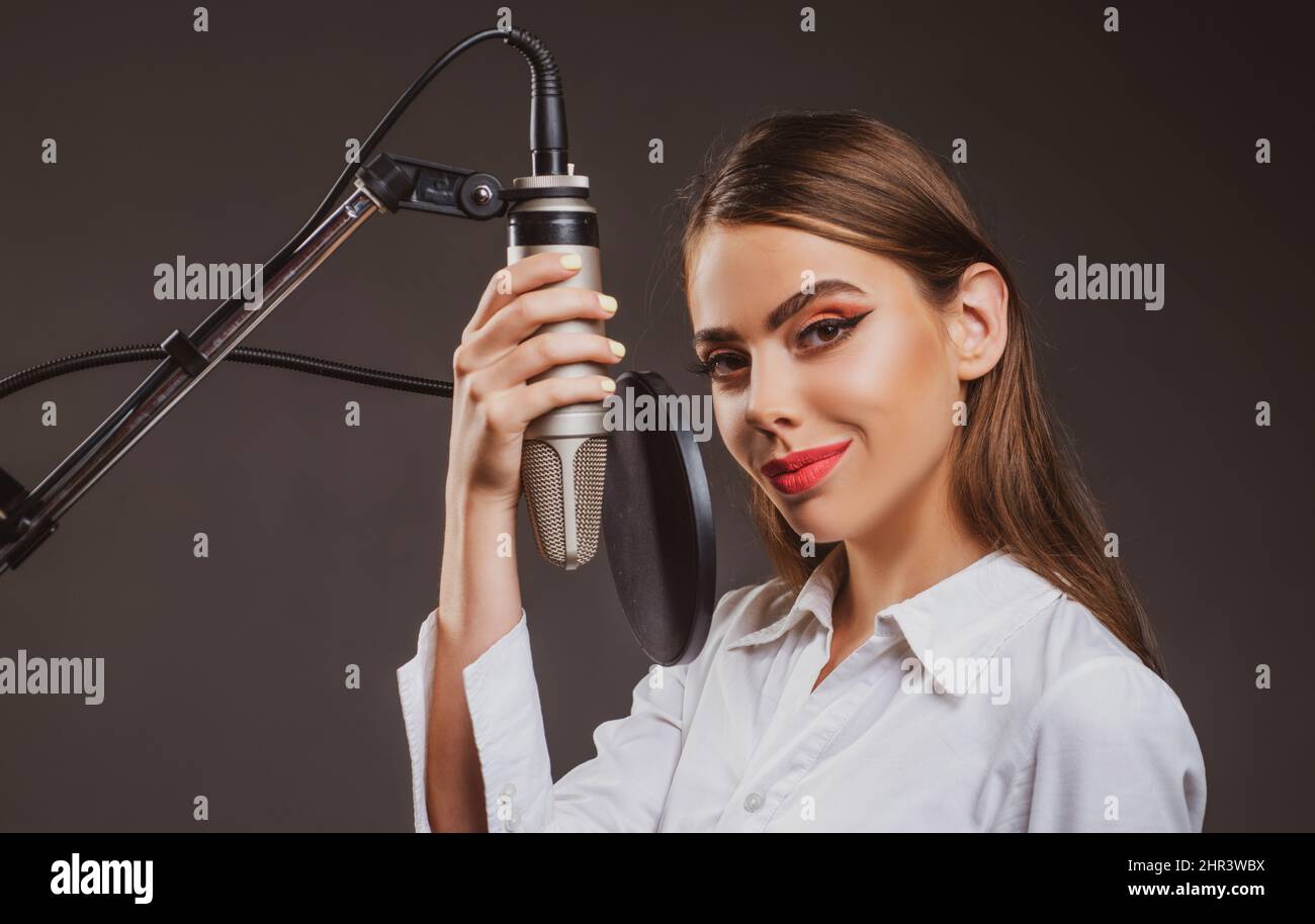 Woman singing a solo hi-res stock photography and images - Alamy