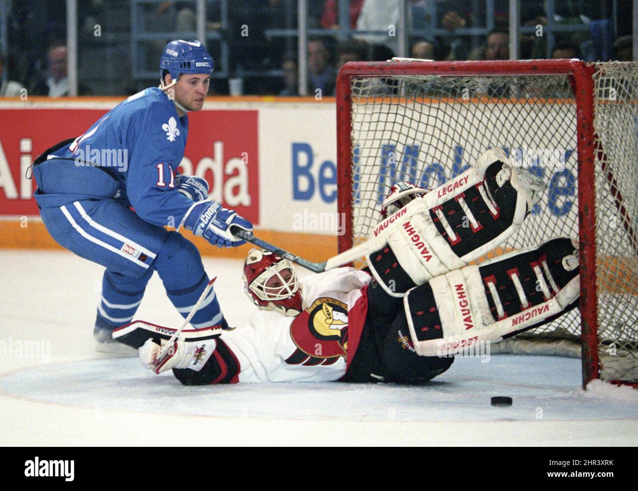 Ottawa Senators goalie Craig Billington makes a save on Quebec ...