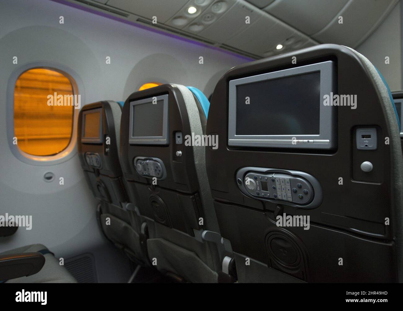 Boeing 787 aircraft assembly hi-res stock photography and images - Alamy