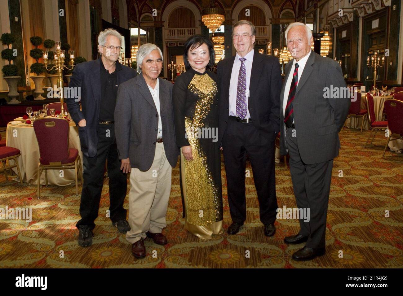 David Burnett, left to right, Associated Press photographer Nick Ut ...