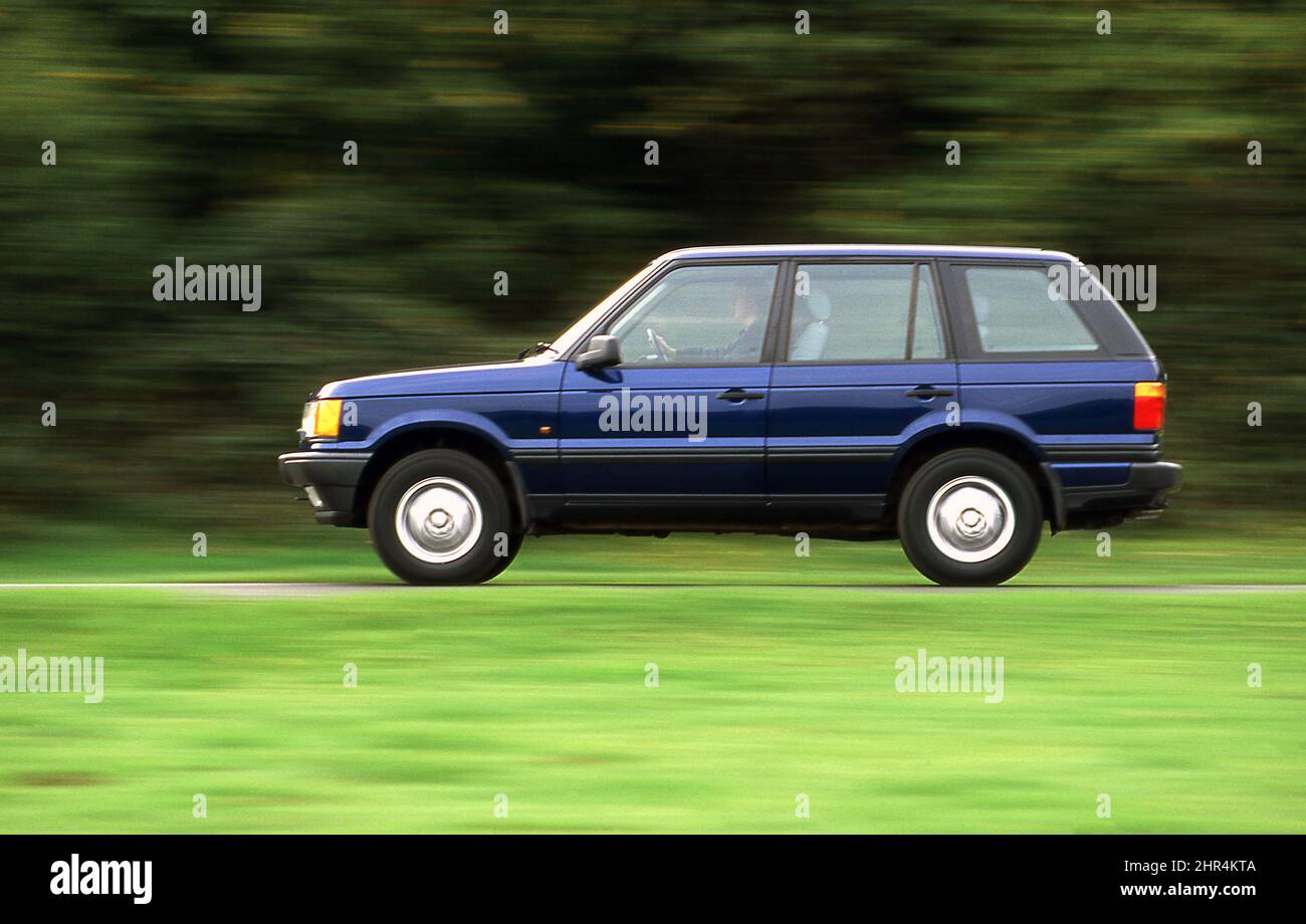 Range Rover 4.6 HSE 4x4 SUV vehicle being tested off road Stock Photo ...