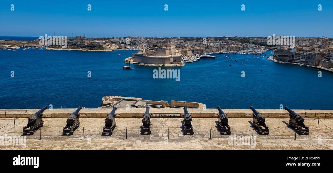 Beautiful view of Cannons at the Upper Barrakka Gardens in Valetta ...