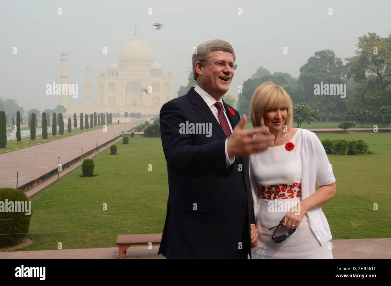 Prime Minister Stephen Harper and wife Laureen visit the Taj Mahal in ...
