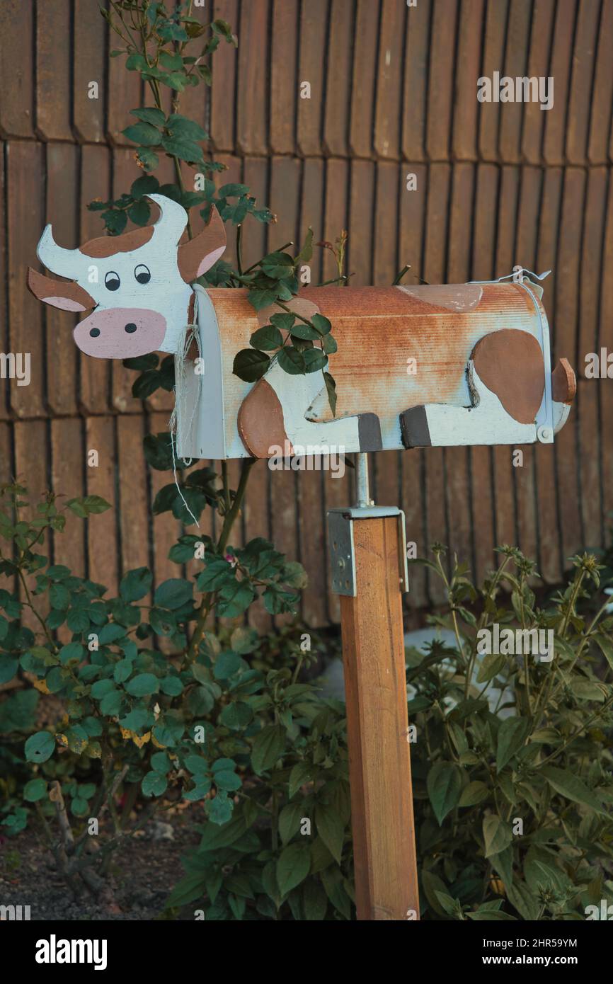 Cow mailbox hi-res stock photography and images - Alamy