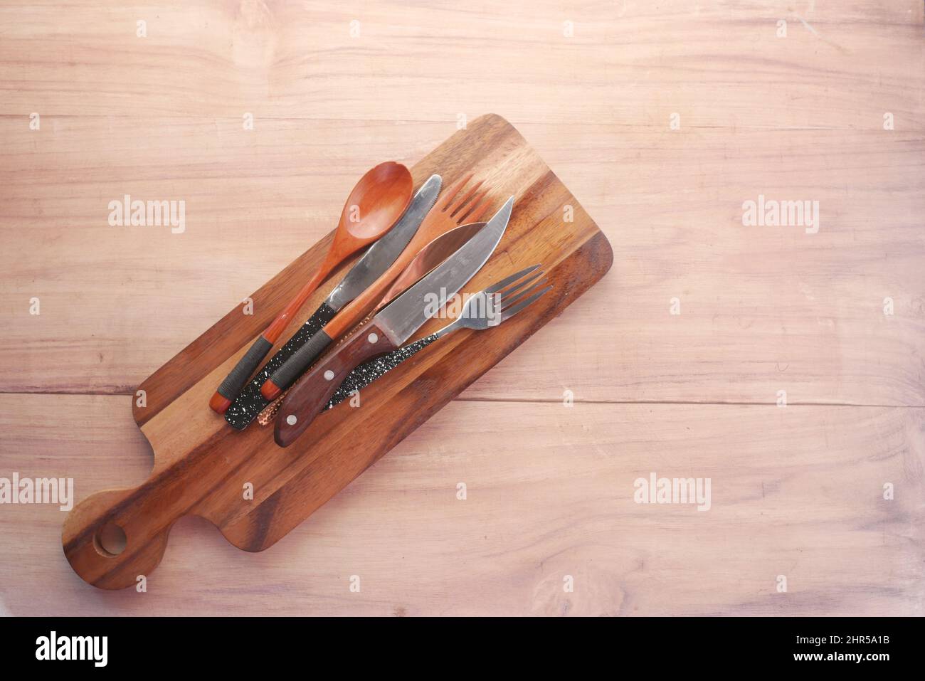 wooden chopping board on black background top down Stock Photo - Alamy