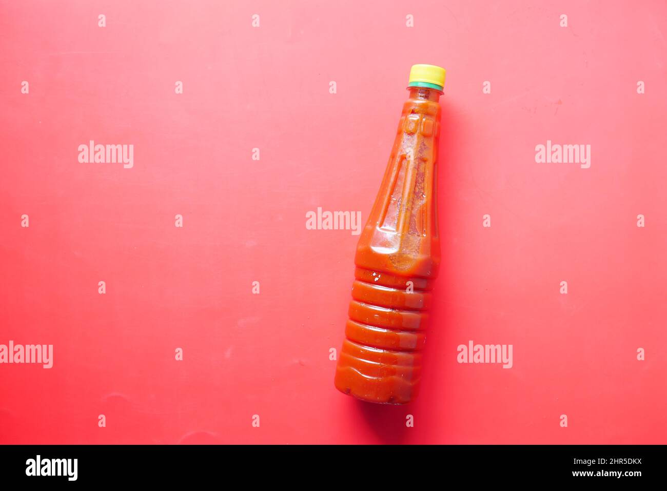 Tomato sauce bottle hand hi-res stock photography and images - Alamy