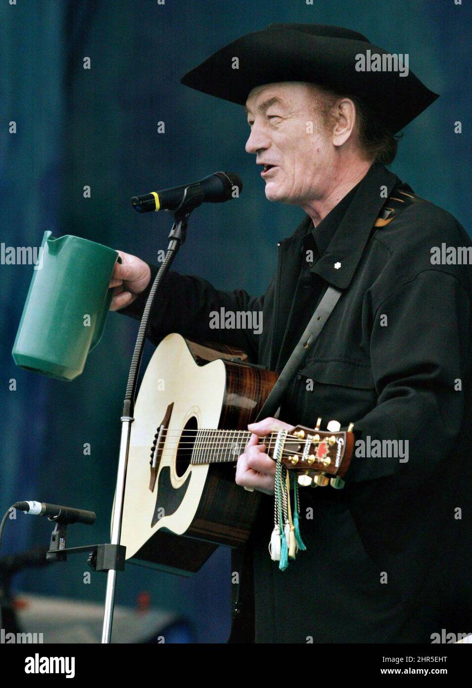 Stompin' Tom Connors jokes around as he performs at Rideau Hall in ...