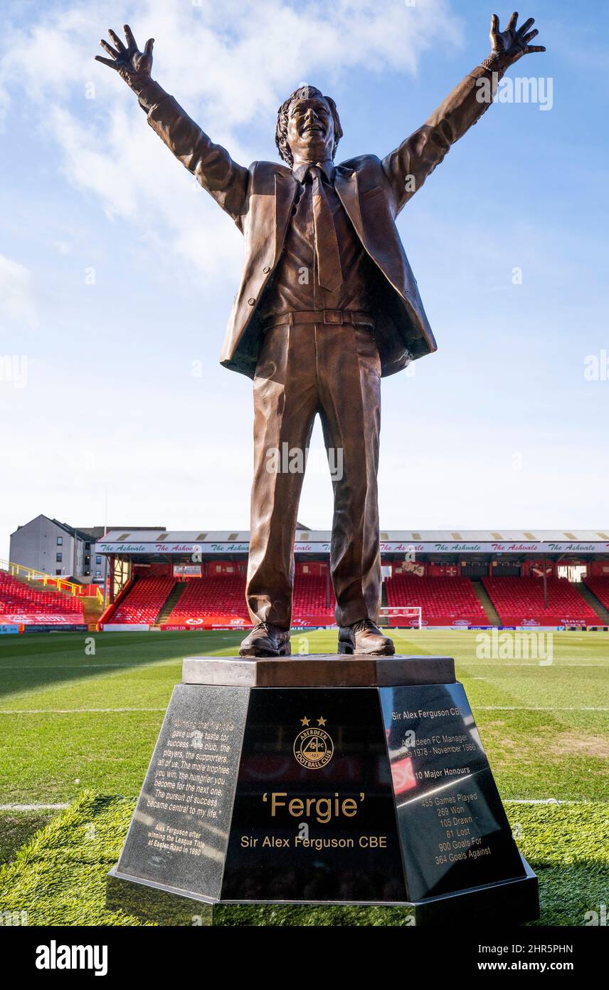 Statue of Sir Alex Ferguson, designed by sculptor Andy Edwards at ...