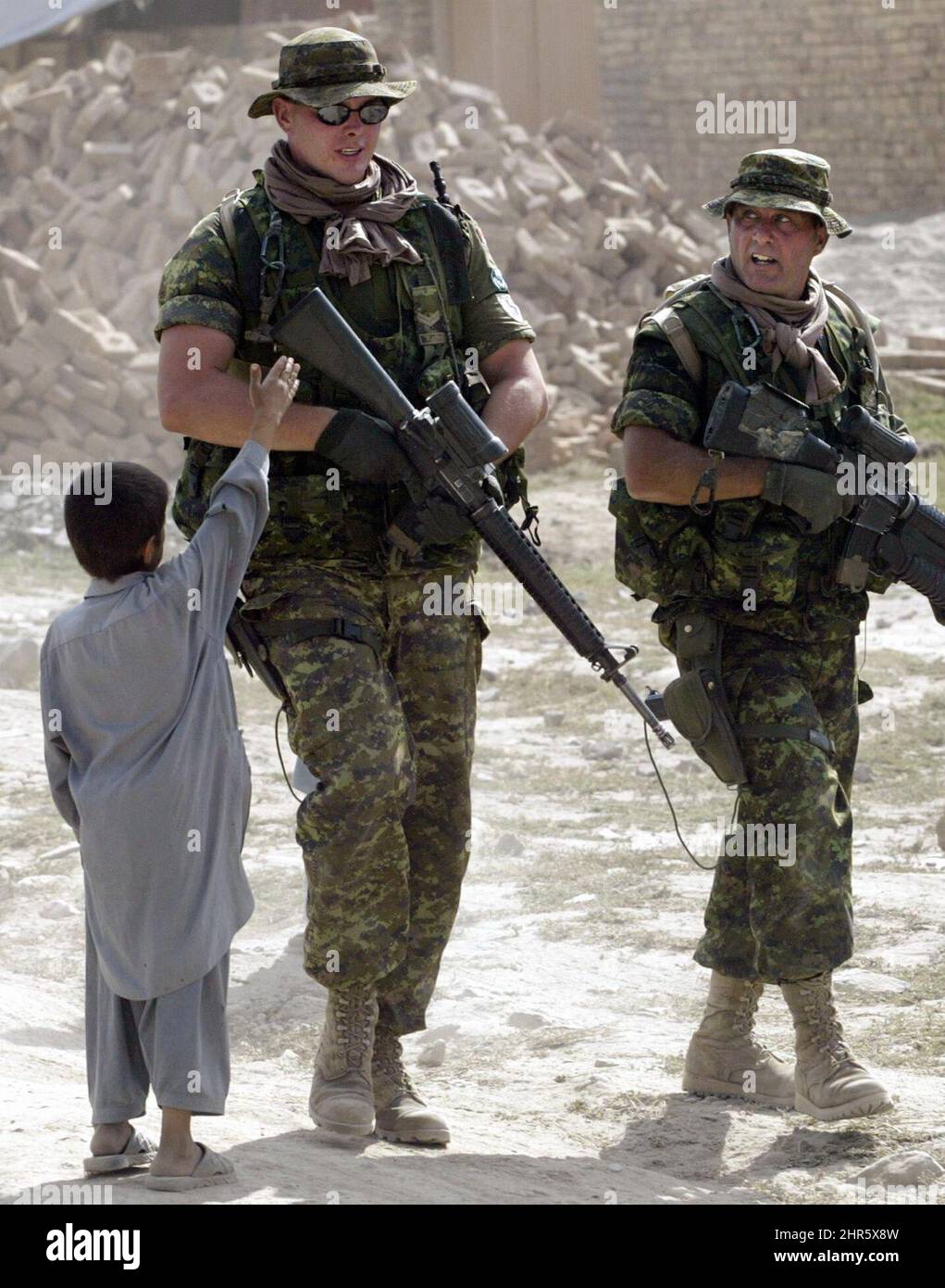 PA PHOTOS / CP - UK USE ONLY : Canadian 3RCR Battlegroup Cpl. Dave ...