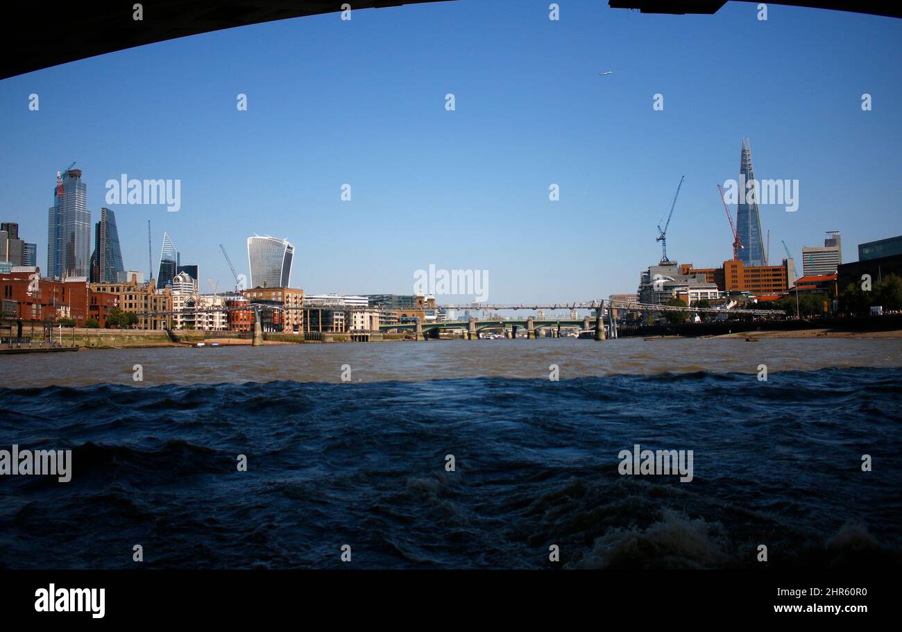 Skyline von London: Bishopsgate Tower, Leadenhall Building ("Käsereibe ...