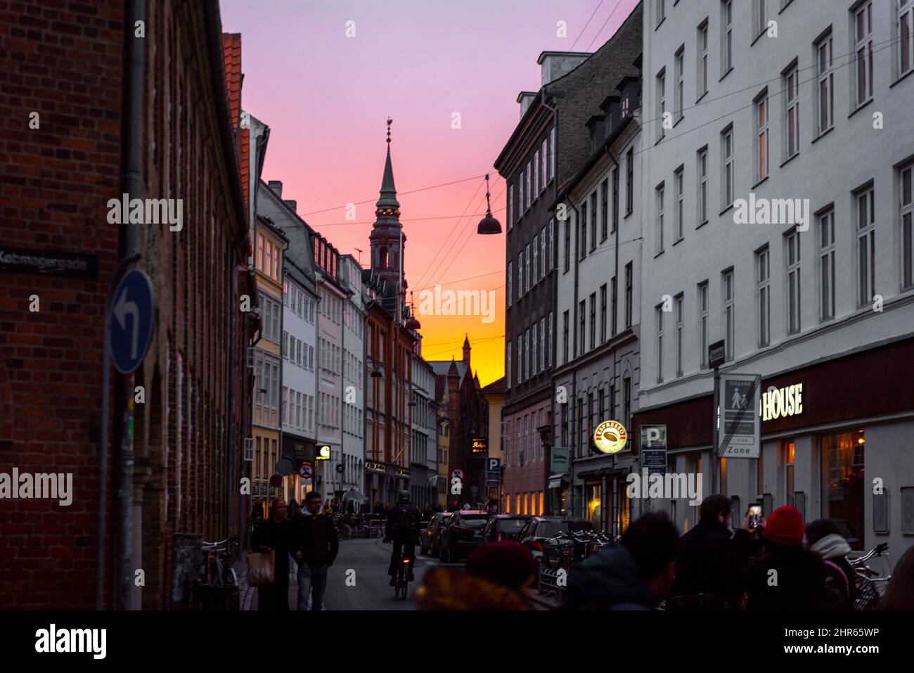 Downtown streetscapes hi-res stock photography and images - Alamy