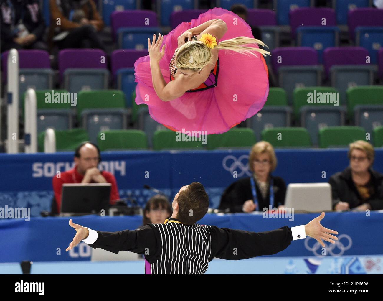 Canada's Kirsten Moore-Towers and Dylan Moscovitch perform their short ...