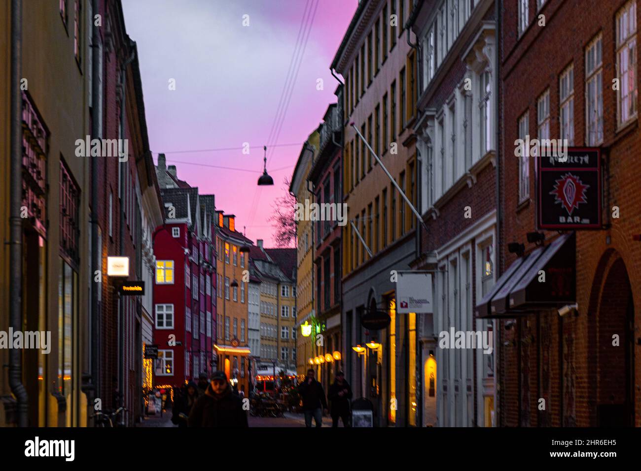 Downtown streetscapes hi-res stock photography and images - Alamy