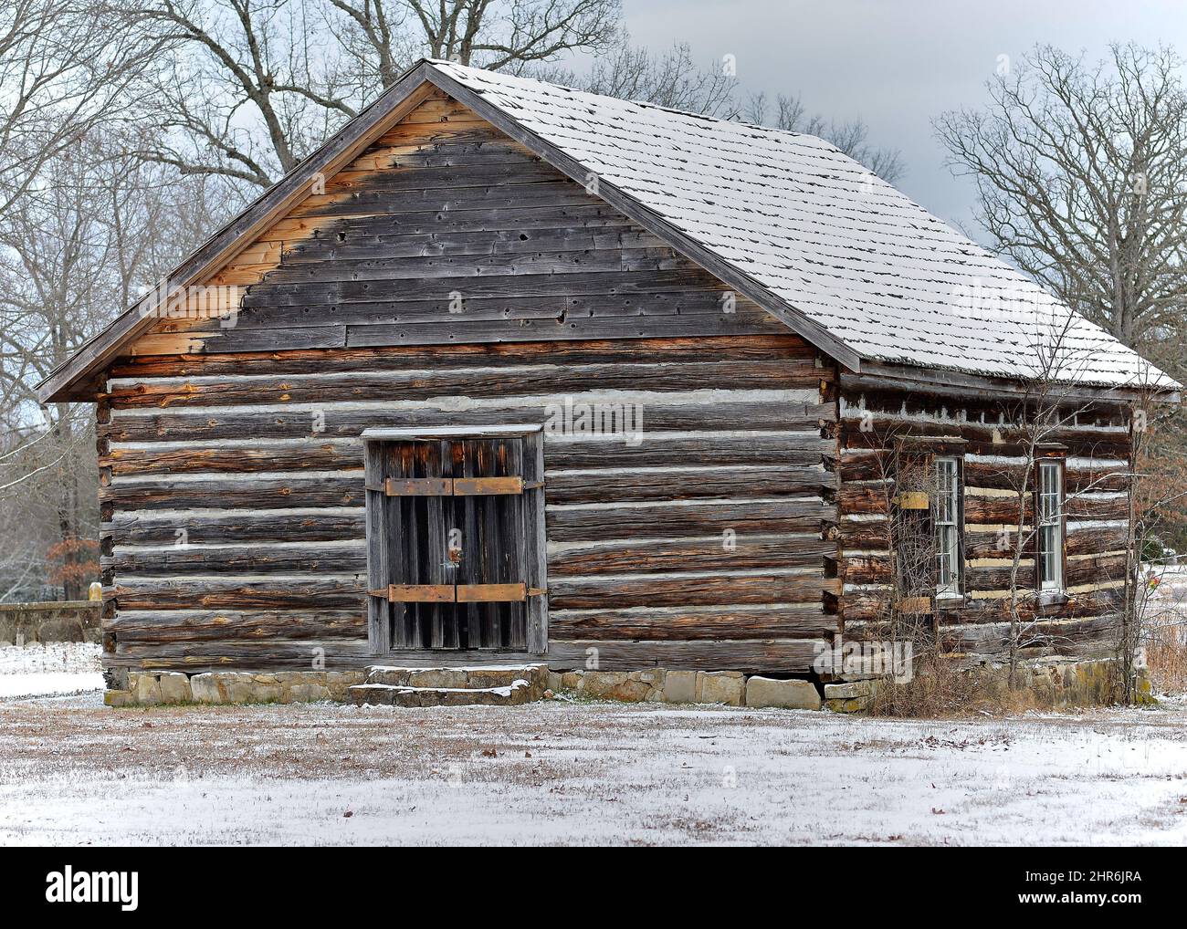 Log cabin church hi-res stock photography and images - Alamy