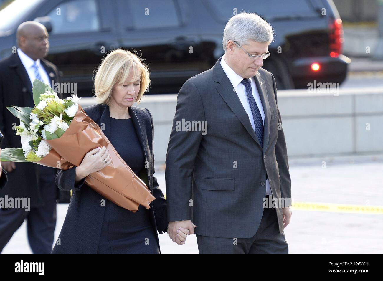 Prime Minister Stephen Harper and wife Laureen visit the Tomb of the ...