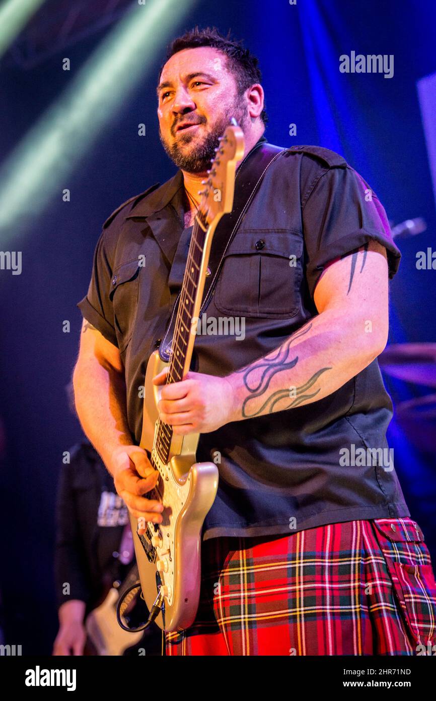 Alan Nimmo on Fender Stratocaster guitar The Apex, Bury St Edmunds ...