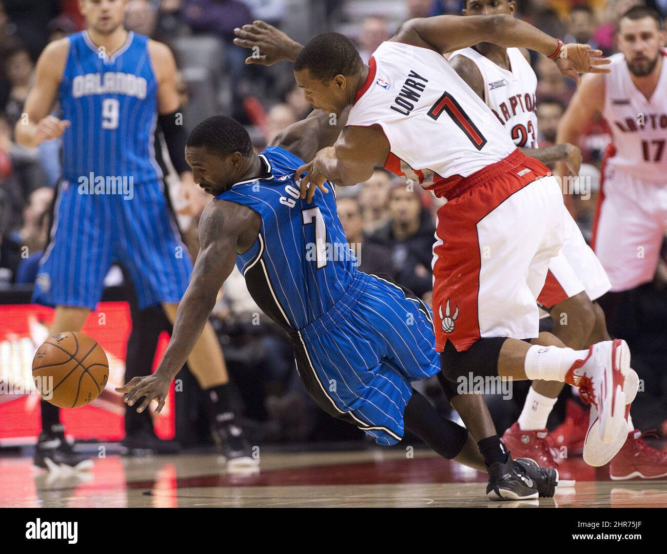 Toronto Raptors guard Kyle Lowry (7) battles for the loose ball with ...
