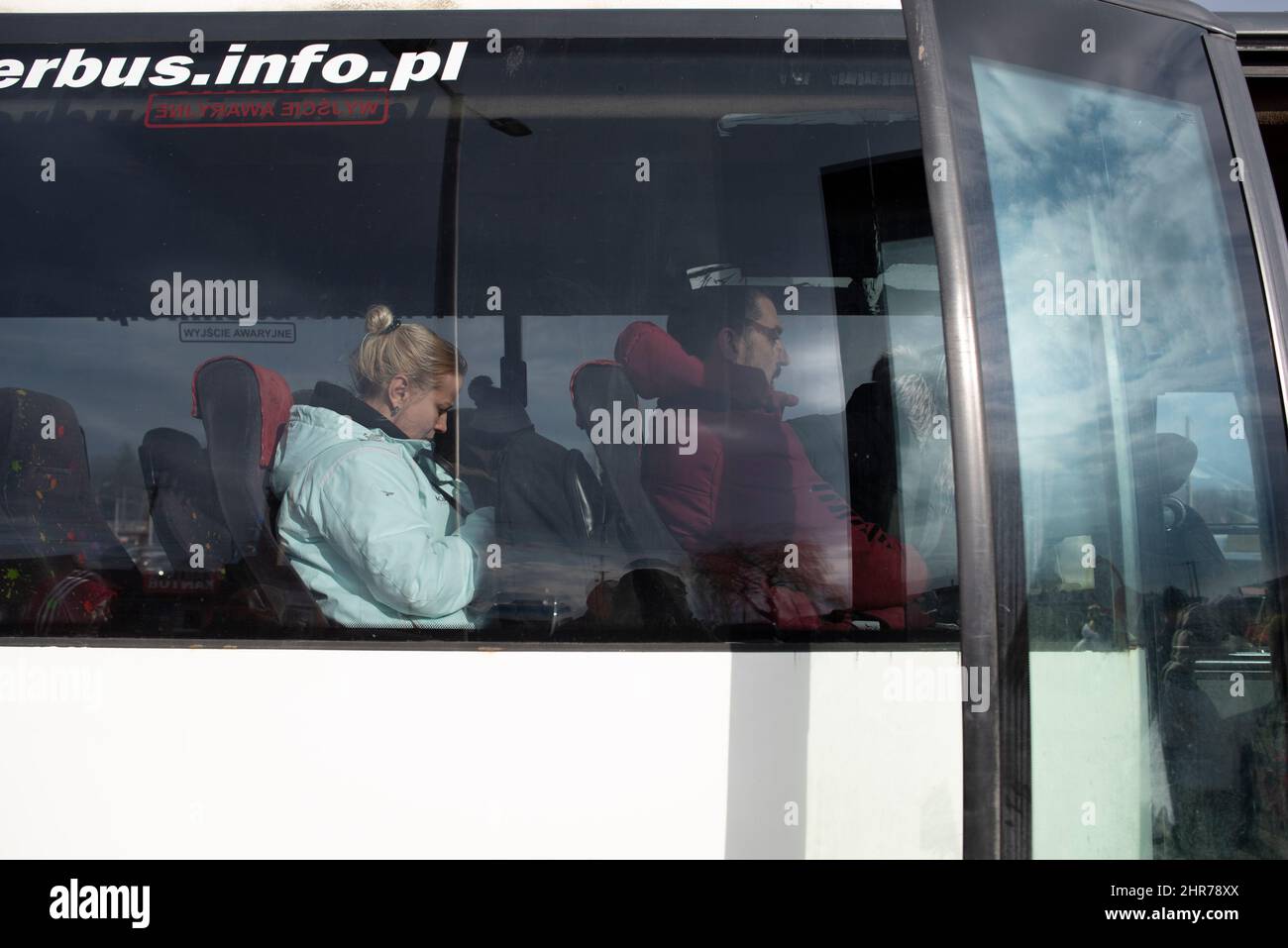 Ukrainian men fleeing to romania hi-res stock photography and images ...