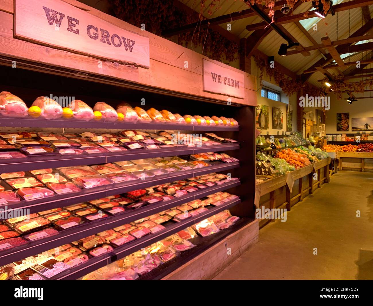 Chicken barn fields hi-res stock photography and images - Alamy