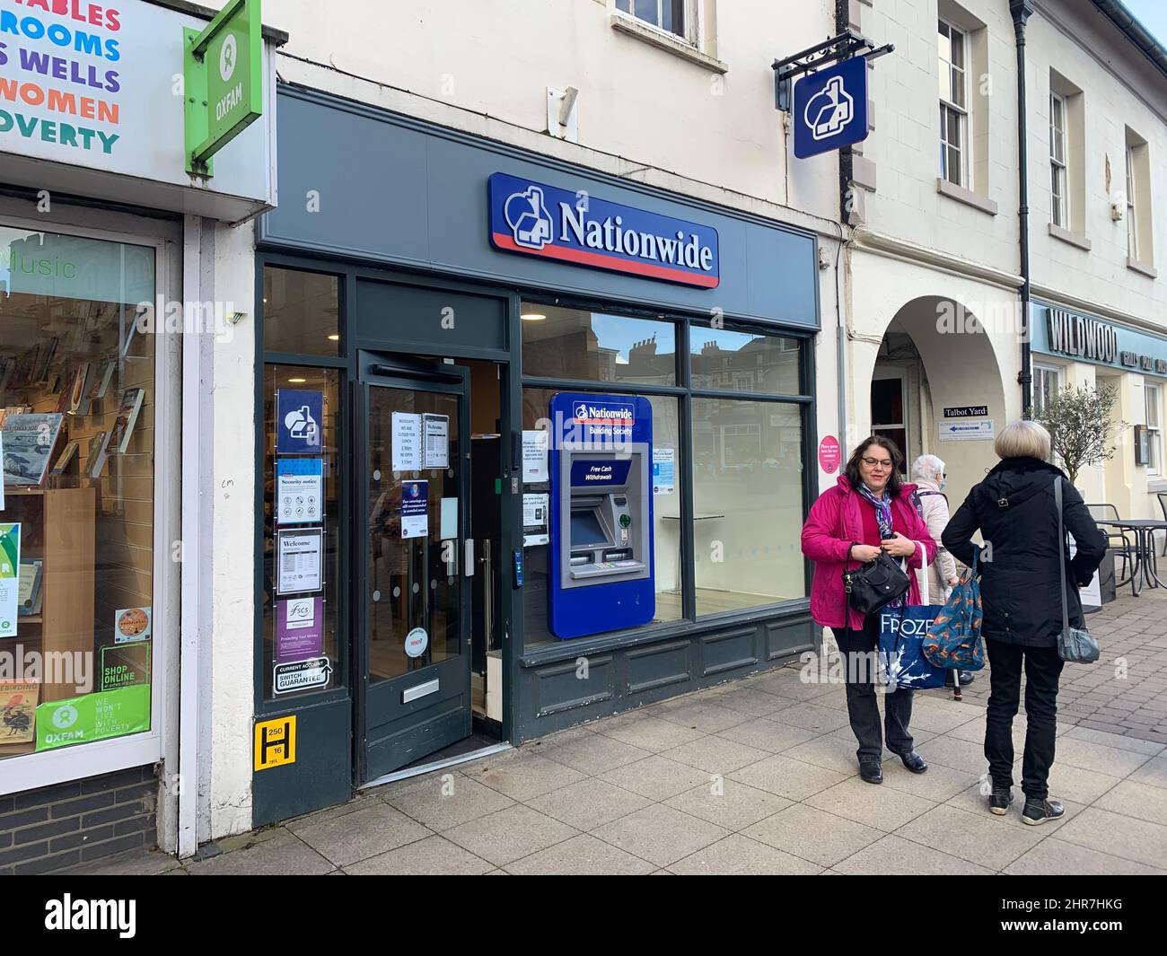Nationwide building society cheque hi-res stock photography and images ...