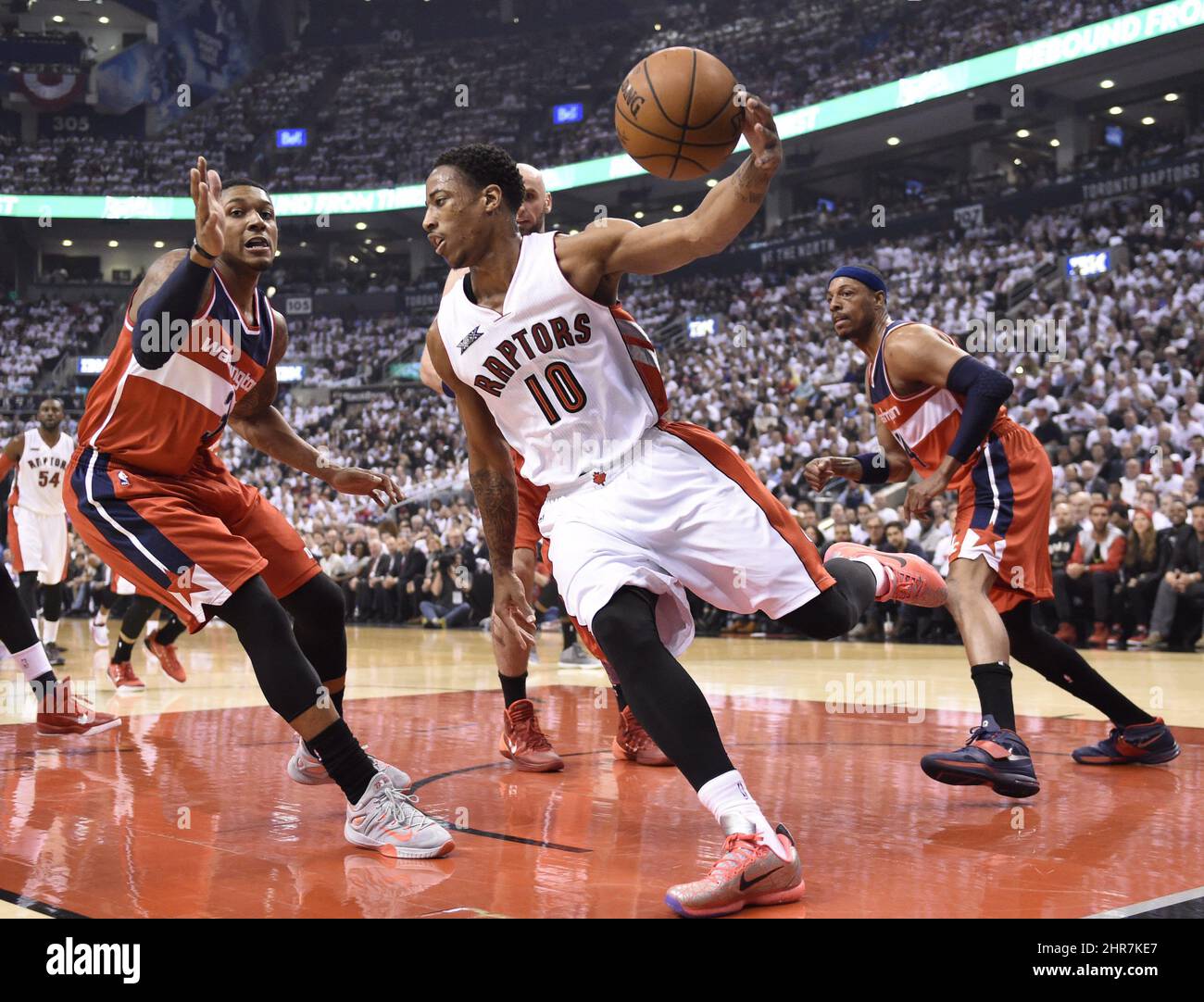 Toronto Raptors' DeMar DeRozan (10) controls the ball as Washington ...
