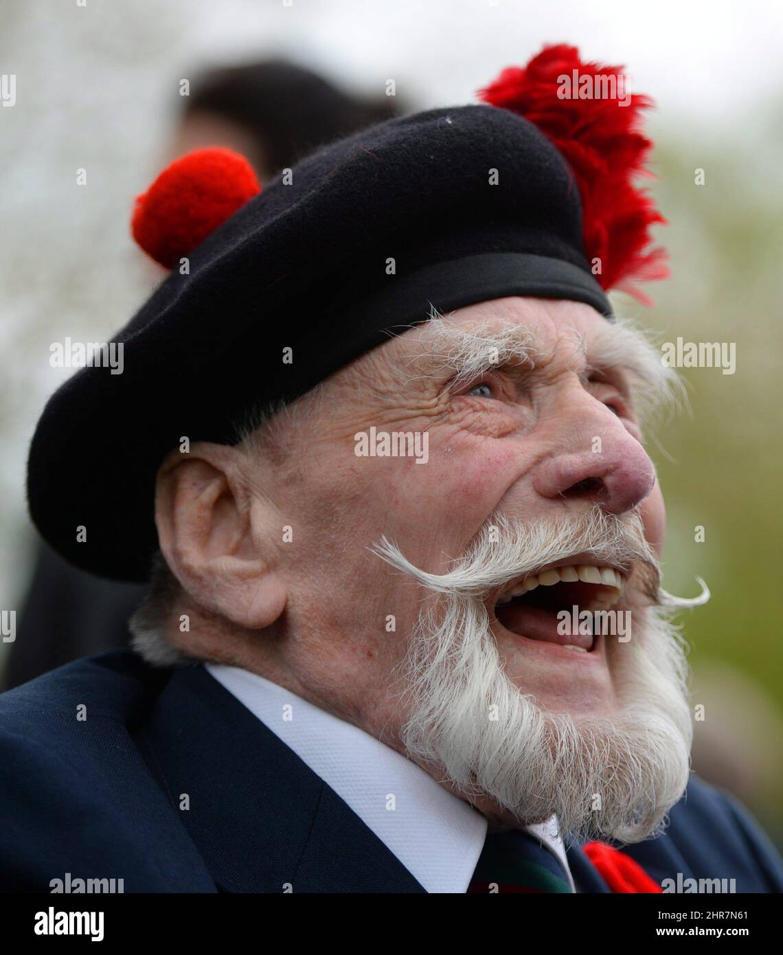 Canadian Second World War veteran Sandy Sanderson, 88, of Niagara Falls ...