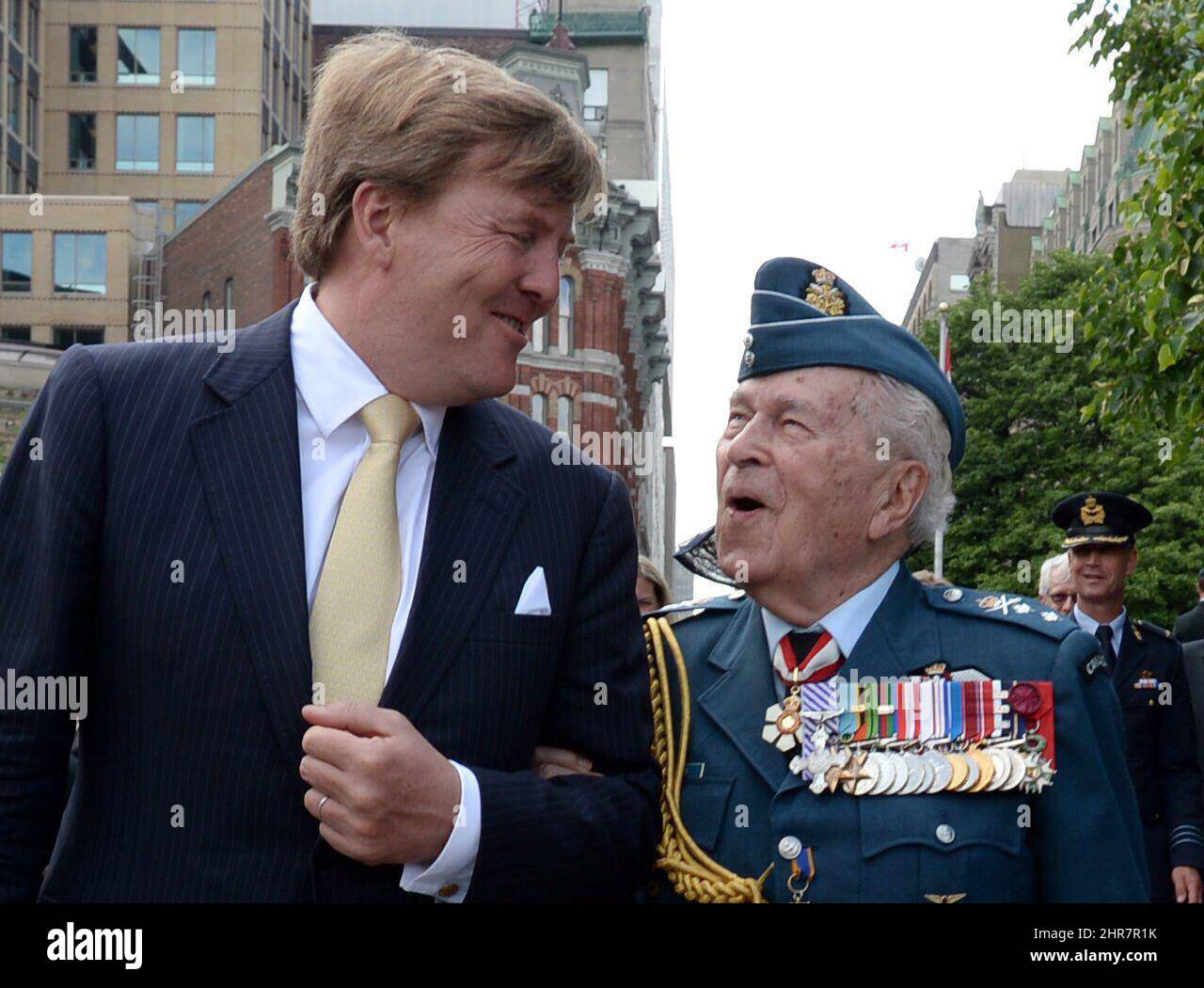 Netherlands King Willem-Alexander and Second World War veteran General ...