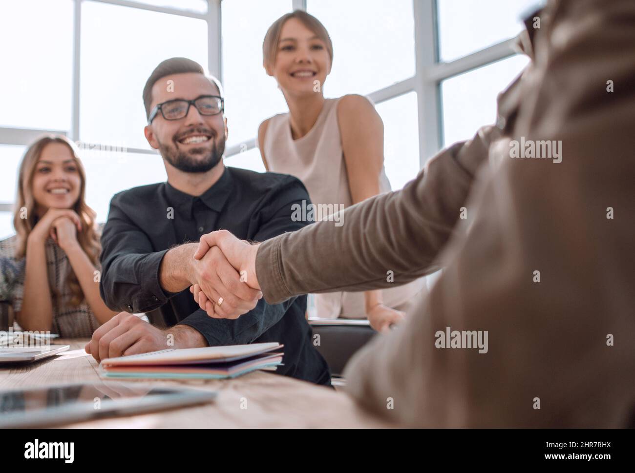 welcome handshake of business partners in the office Stock Photo - Alamy