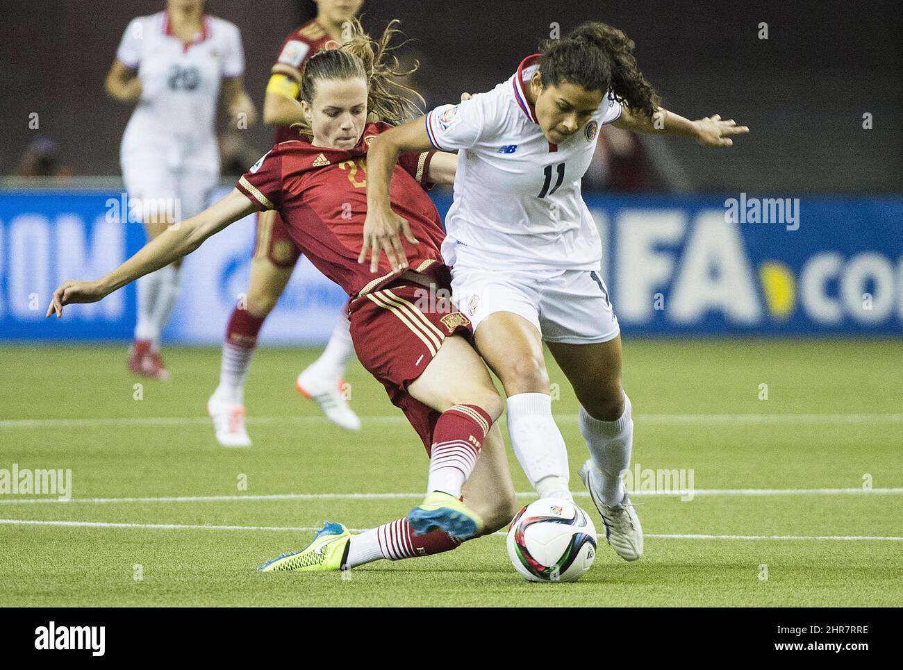 Spain's Irene Paredes (20) challenges Costa Rica's Raquel Rodriguez ...