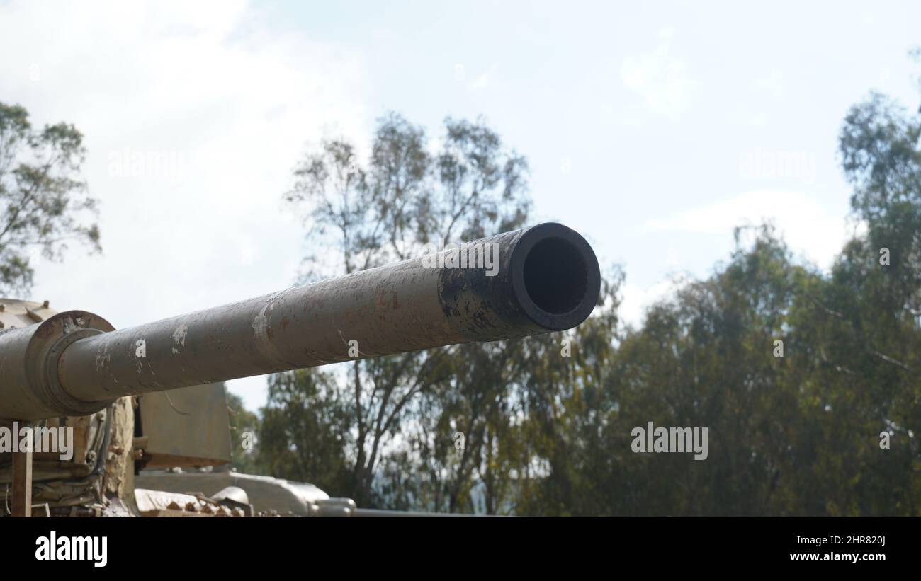 Picture of canon of a tank used in a war, looking into the barrel of ...